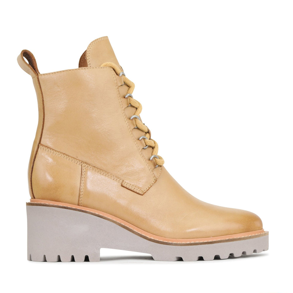 EOS PAYSON TAN – Collective Shoes